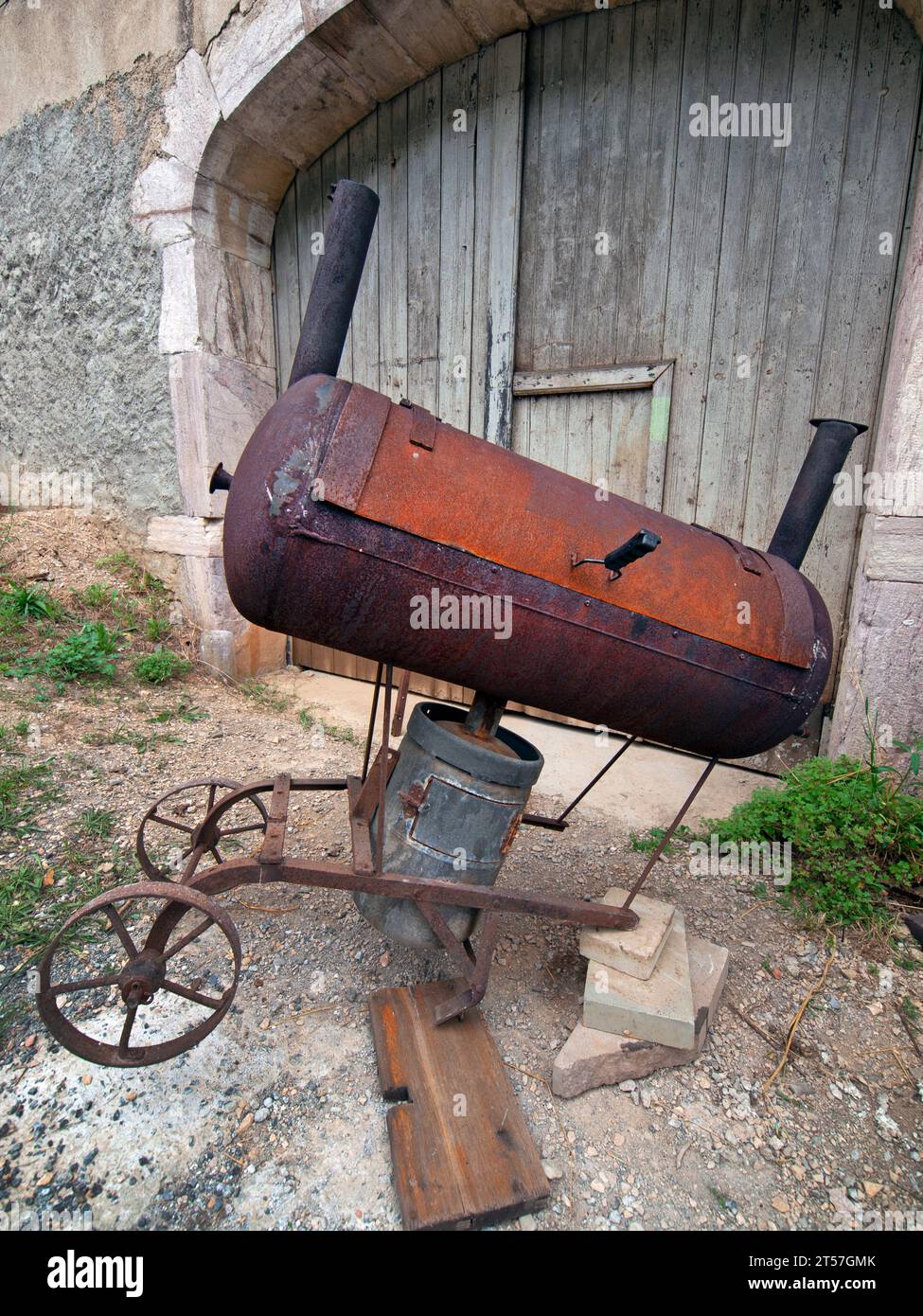Rusty smoking oven hi-res stock photography and images - Alamy