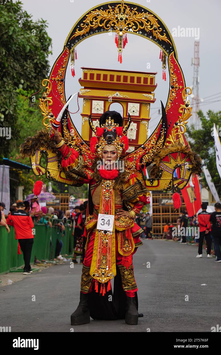 The participant Biro Fashion Carnival with a cow and simpang lima gumul ...