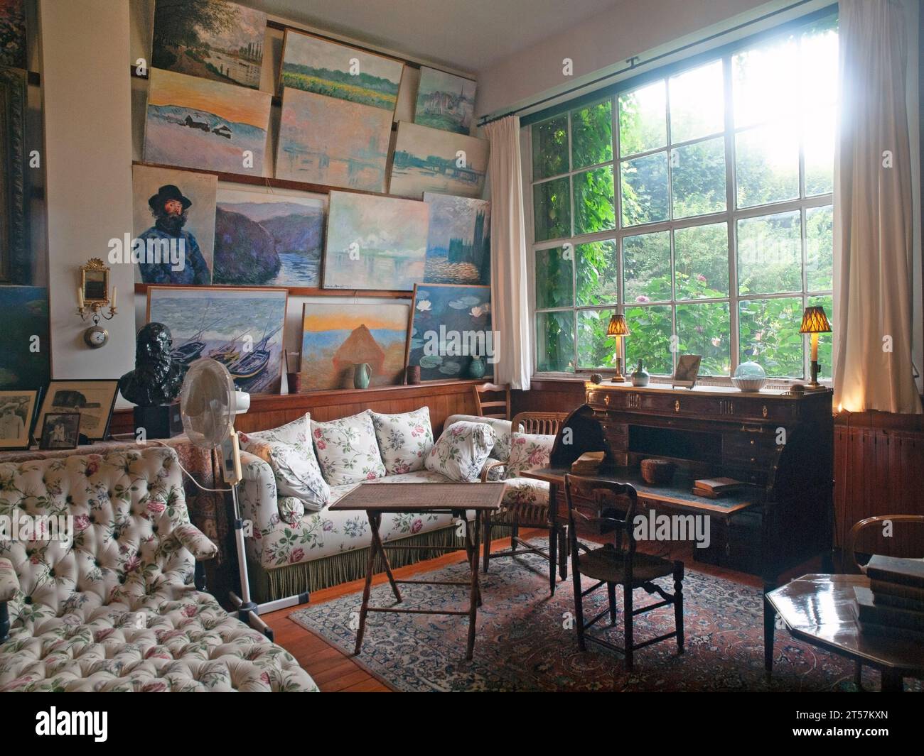 Monet house interior hi-res stock photography and images - Alamy