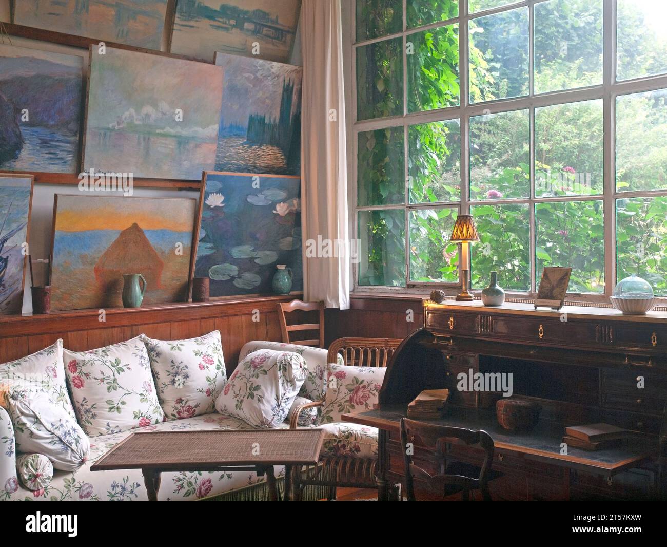 Monet house interior hi-res stock photography and images - Alamy
