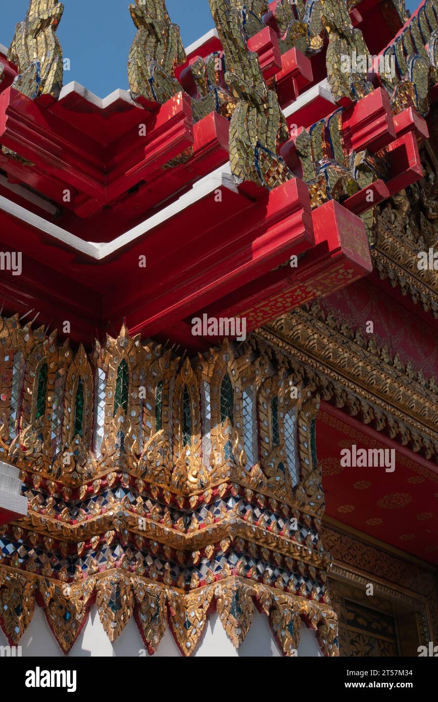 Buddhist pagoda wat po temple hi-res stock photography and images - Alamy