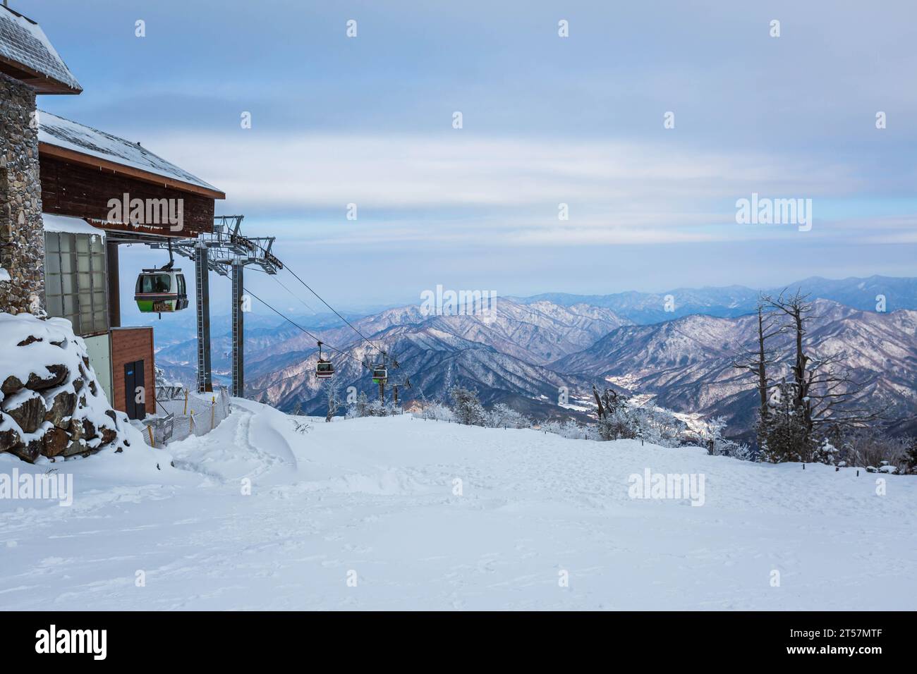 Cable car atop the snow-capped Deogyusan mountains at deogyusan ...