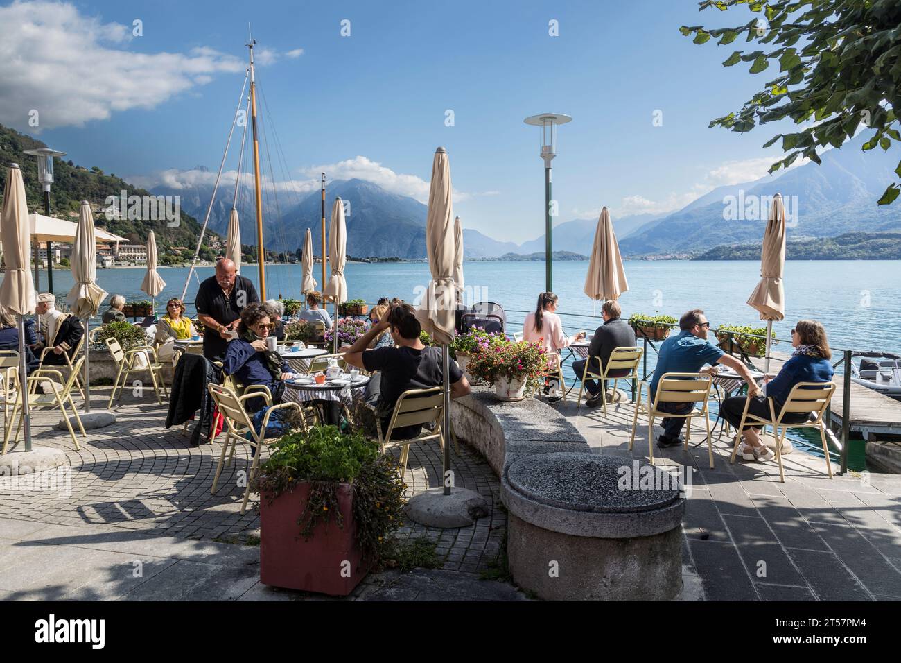 Lake como cafe hi-res stock photography and images - Alamy