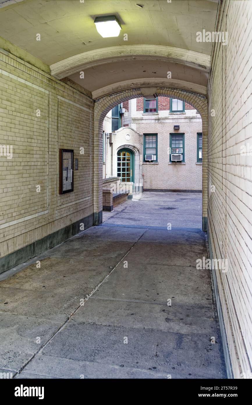 City and Suburban Homes Company built its 17-building Avenue A Estate ...