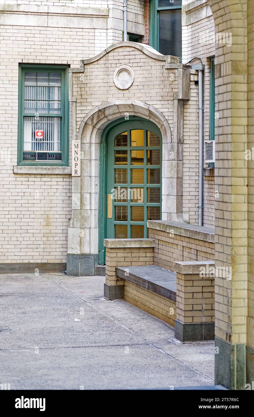 City and Suburban Homes Company built its 17-building Avenue A Estate ...