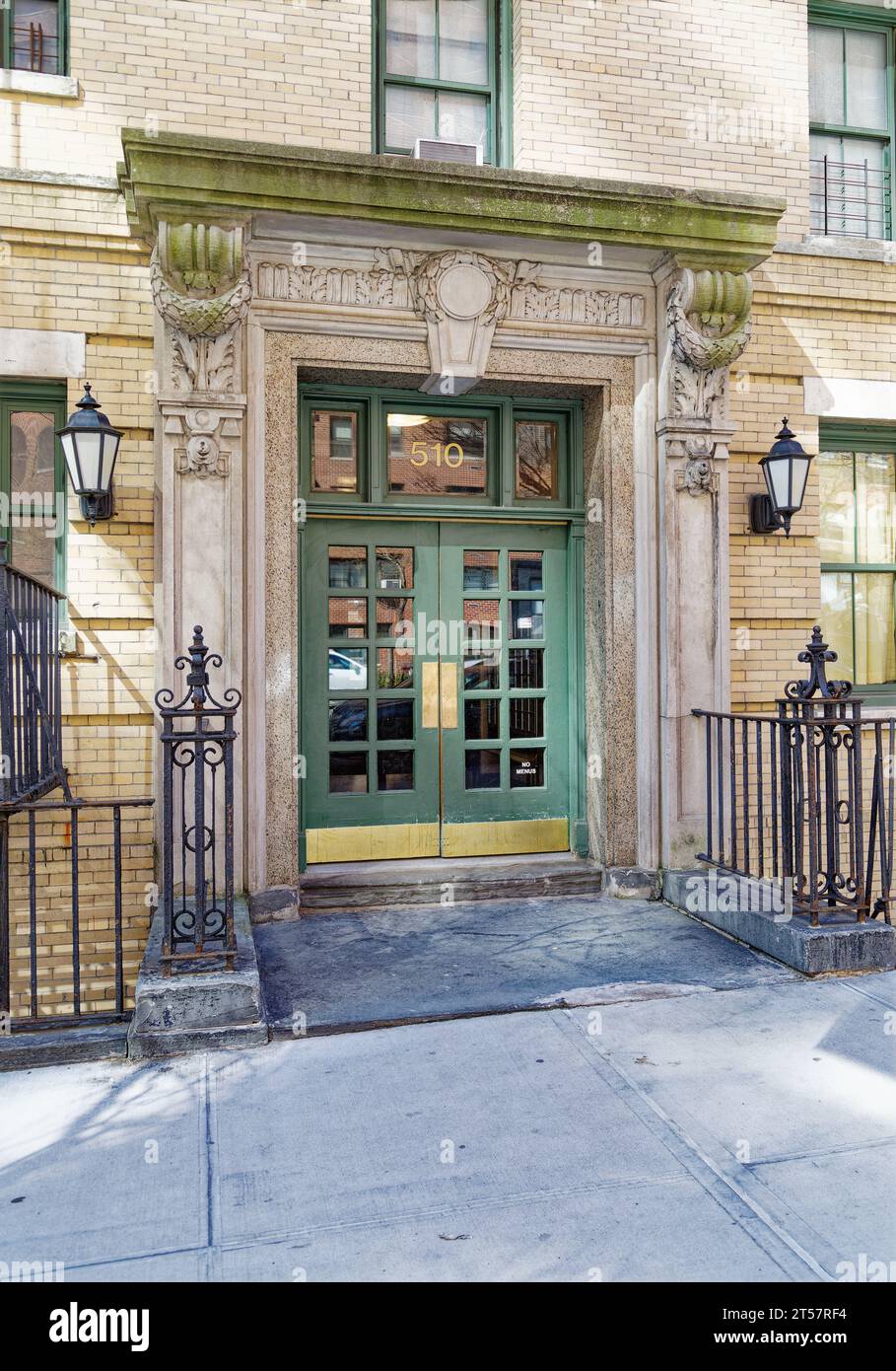 City and Suburban Homes Company built its 17-building Avenue A Estate ...