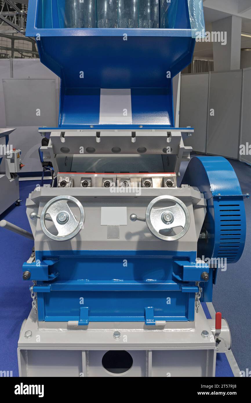 Industrial Press Machine Crusher and Shredder Machinery Reducing ...