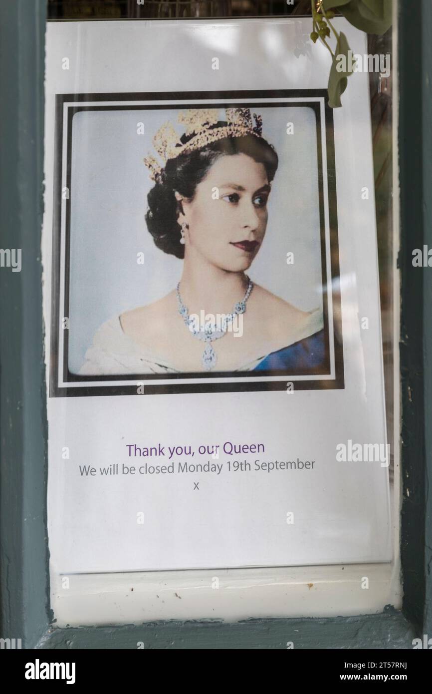 Shop closure notice marking the death of Queen Elizabeth II in 2022 ...