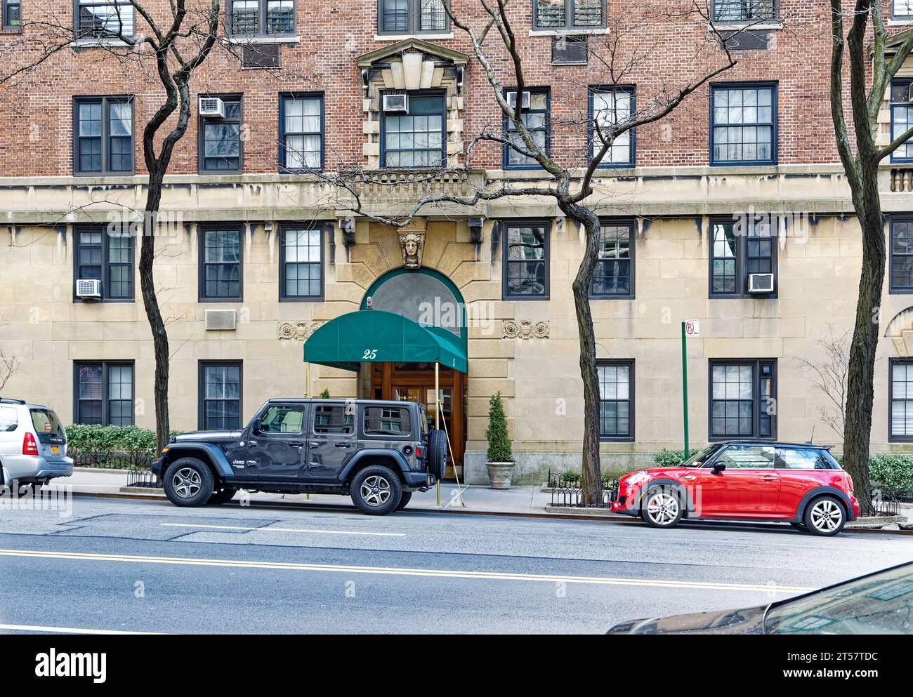 Cross & Cross designed Yorkgate, a 1929 brick residential high-rise ...