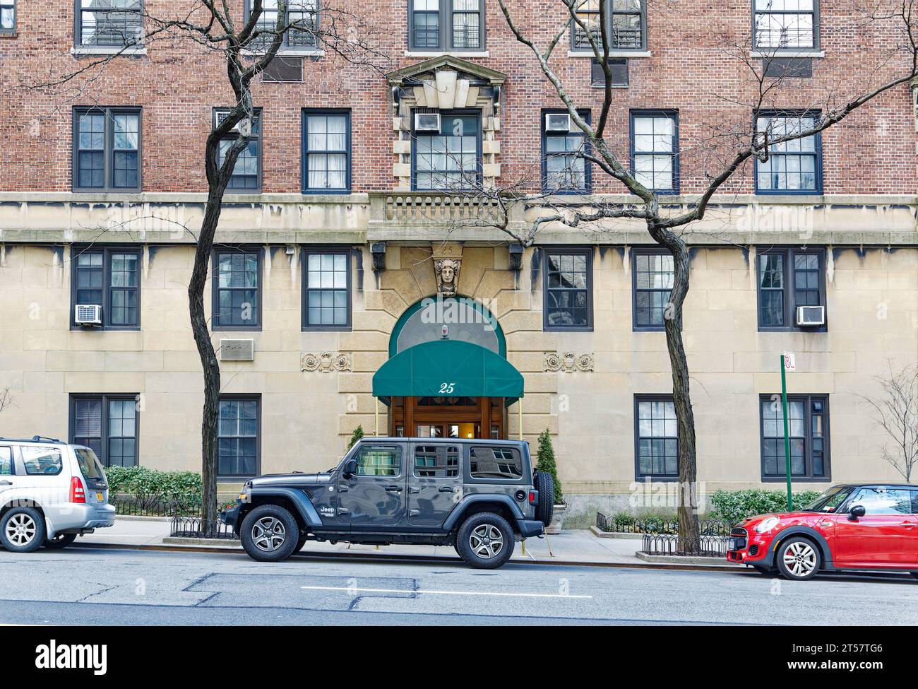 Cross & Cross designed Yorkgate, a 1929 brick residential high-rise ...