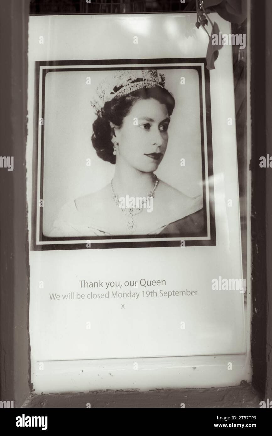 Shop closure notice marking the death of Queen Elizabeth II in 2022 ...