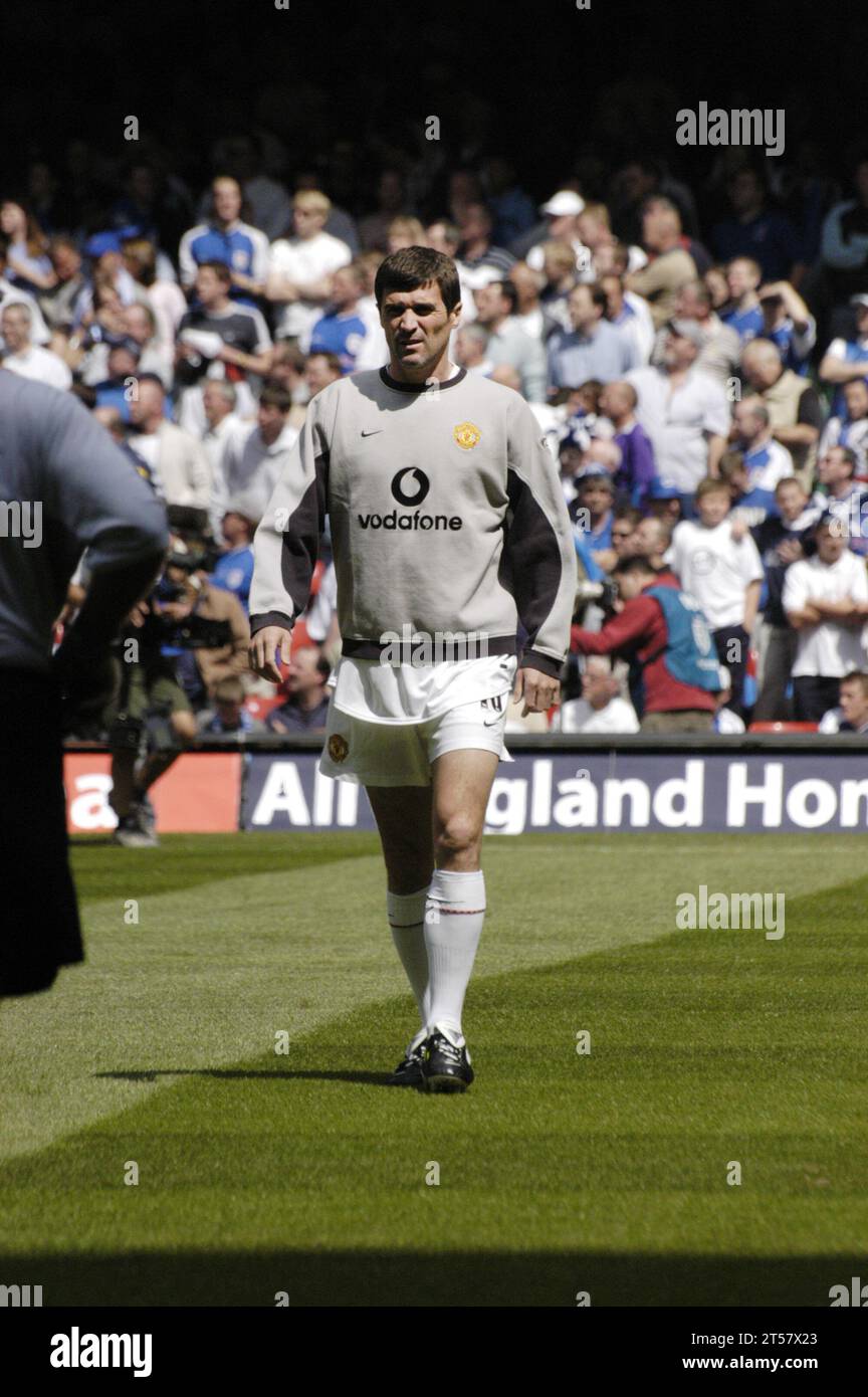 Captain Roy Keane – Manchester United team warm up before the the FA ...