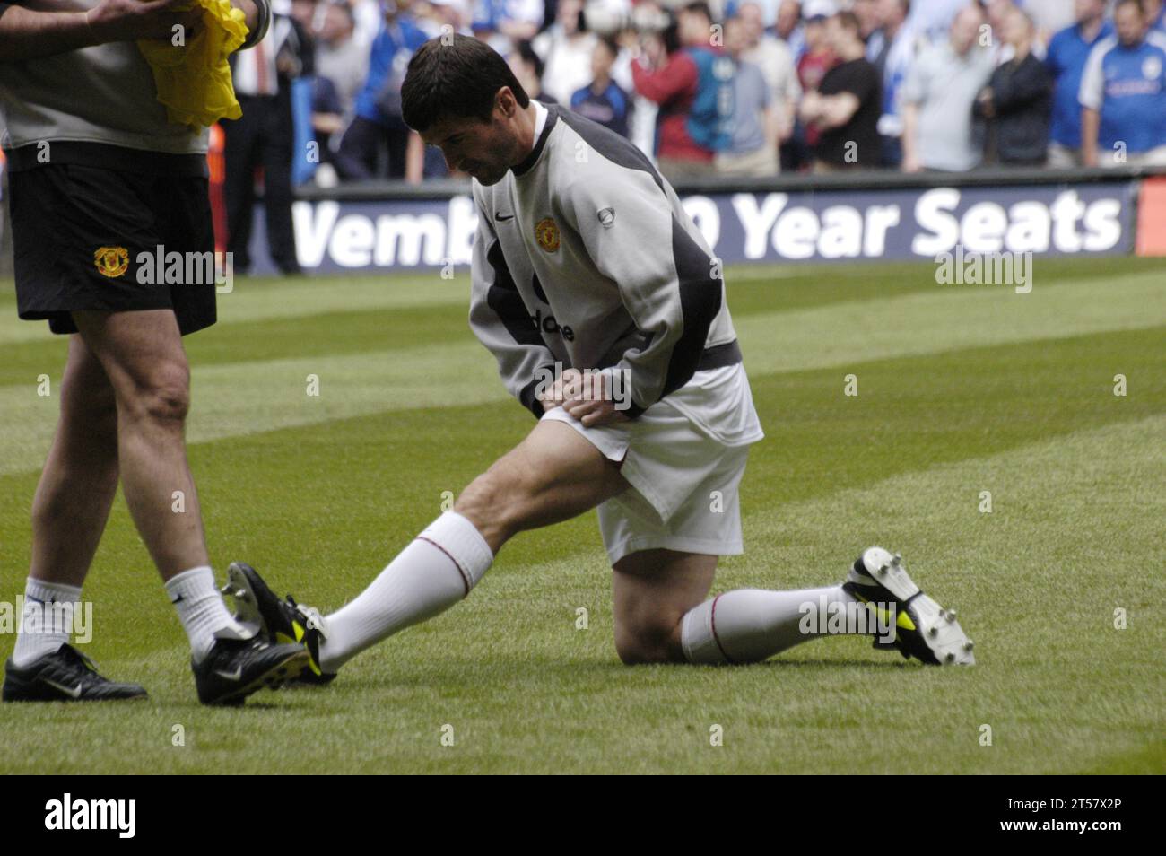 Captain Roy Keane – Manchester United team warm up before the the FA ...