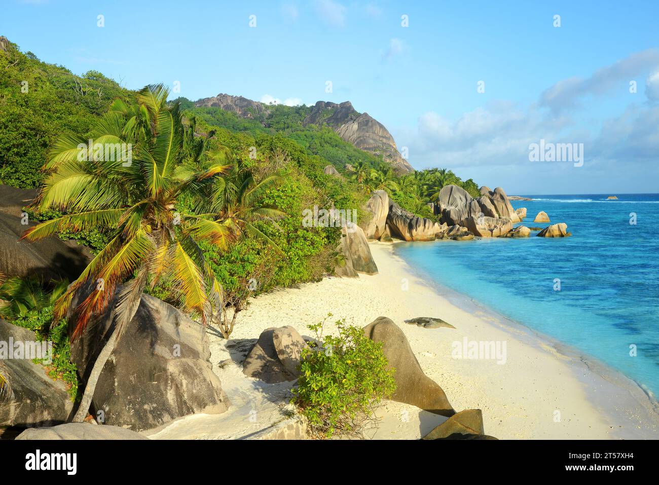Anse Source d'Argent beach with big granite rocks in sunny day. La ...