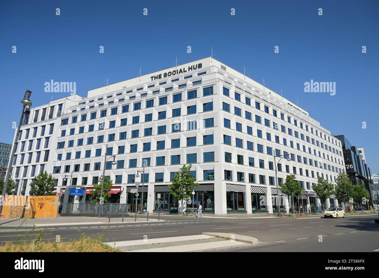 Socialhub hi-res stock photography and images - Alamy