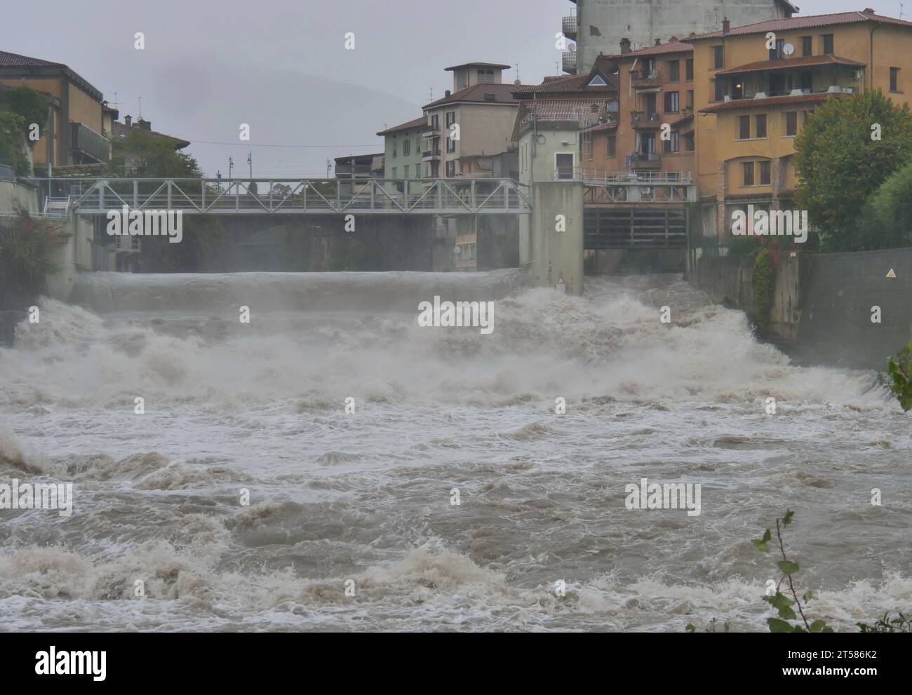 Brembo river, tributary of the Adda, maximum alert in these first days ...