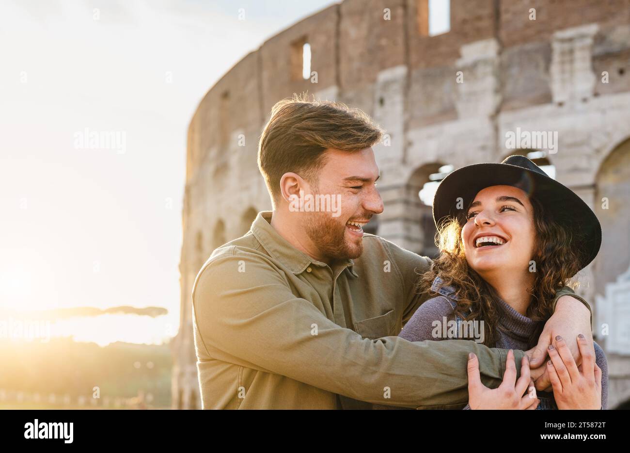Happy young romantic couple having fun together in Rome Colosseum ...