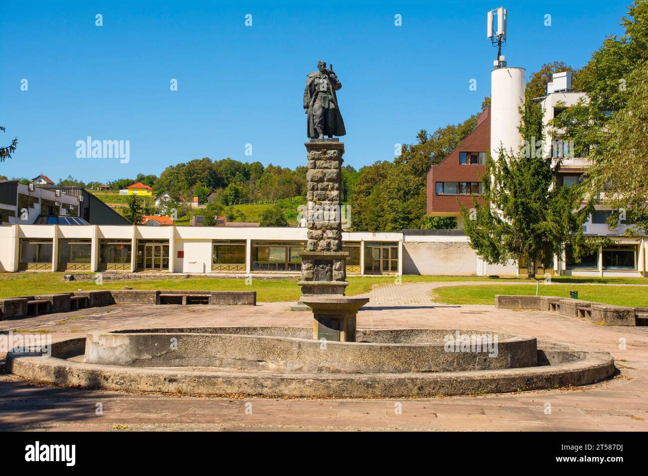 Balkans yugoslavia statue memorial hi-res stock photography and images ...