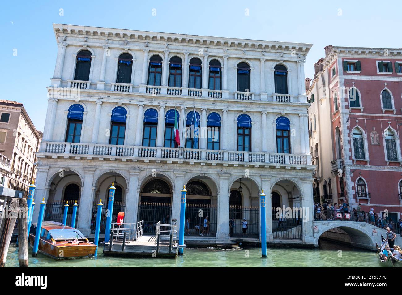 Palazzo Dolfin Manin was built in 1536 by architect: Jacopo Sansovino ...