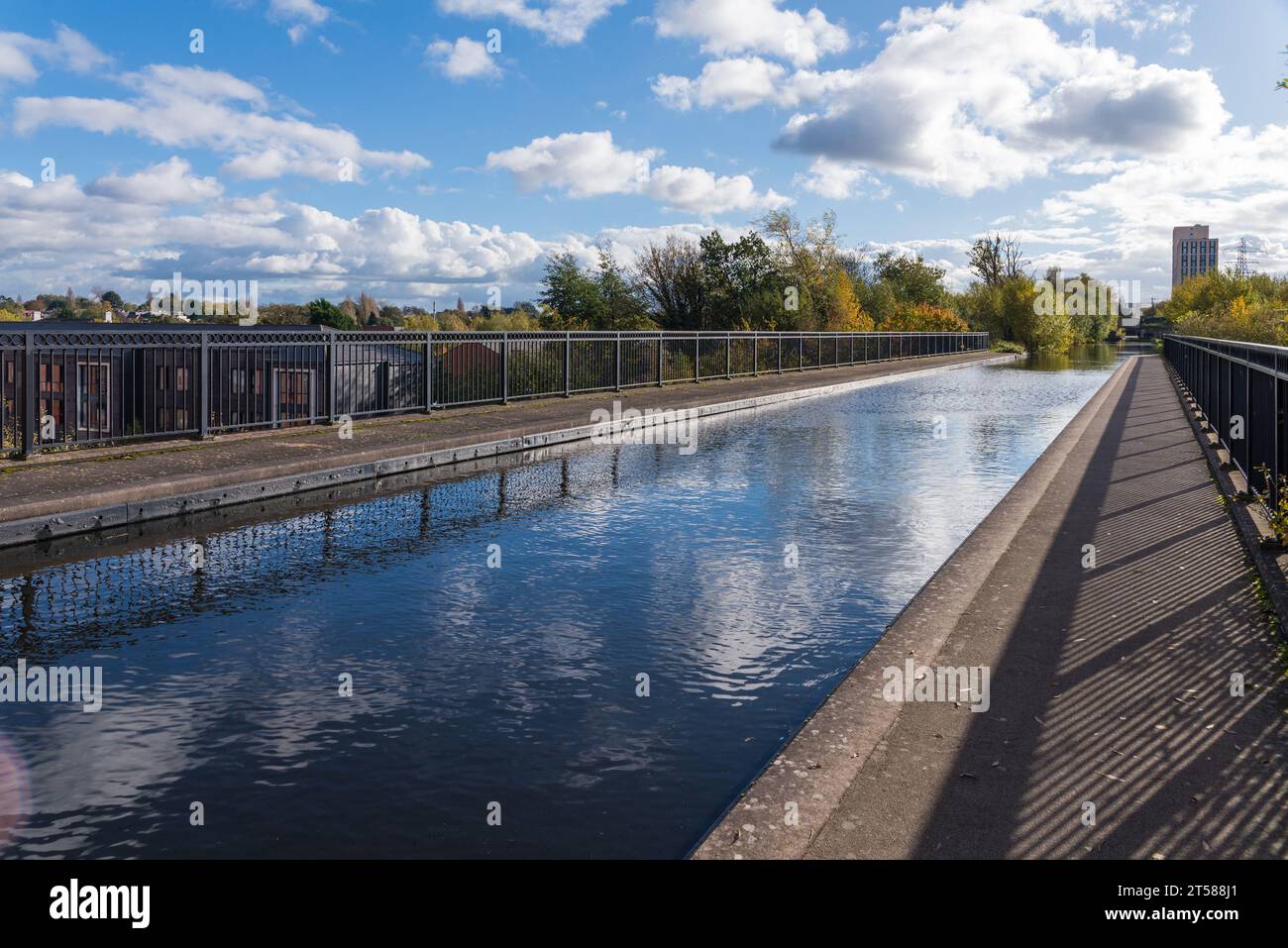 The Worcester and Birmingham Canal on an aqueduct near the University ...