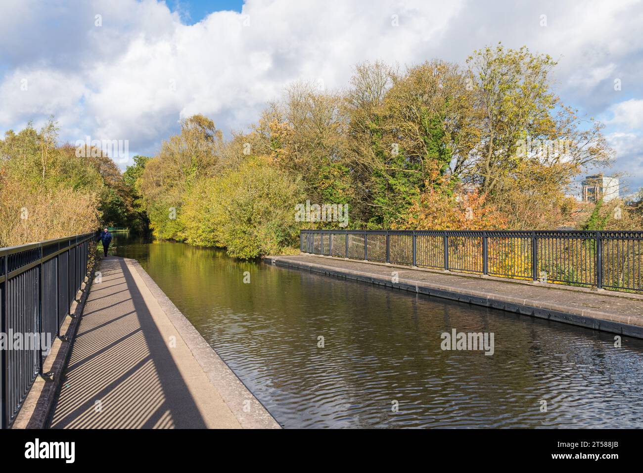 The Worcester and Birmingham Canal on an aqueduct near the University ...