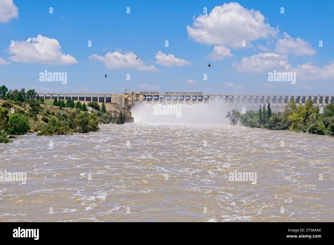 Open sluices on the Vaal dam in South Africa after good rains Stock ...