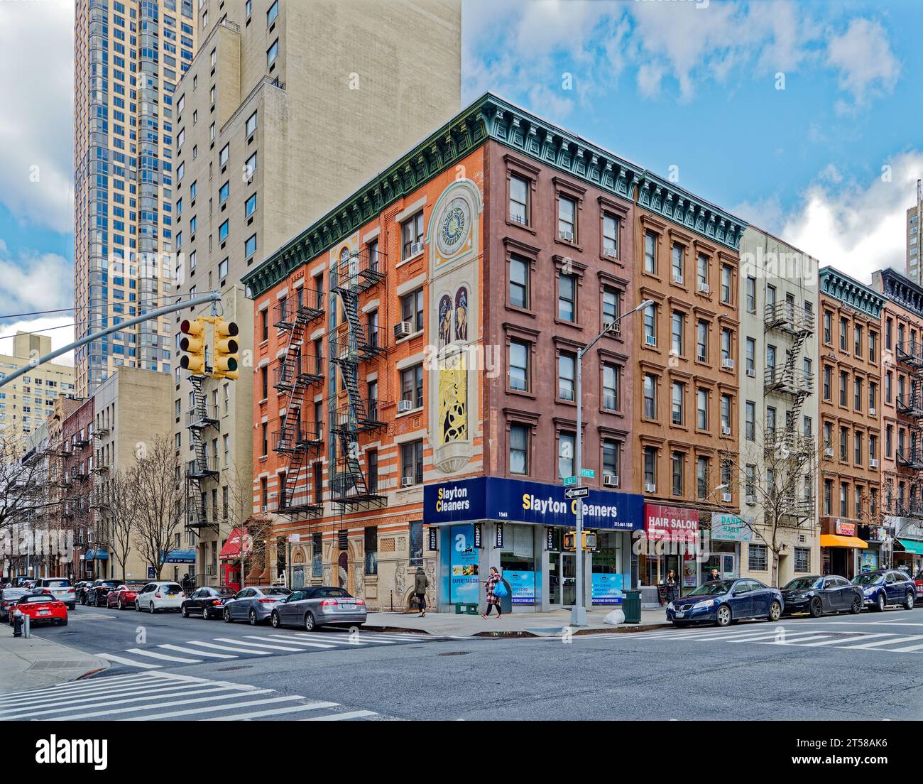 Famed muralist Richard Haas beautified the graffitied façade of 455 ...