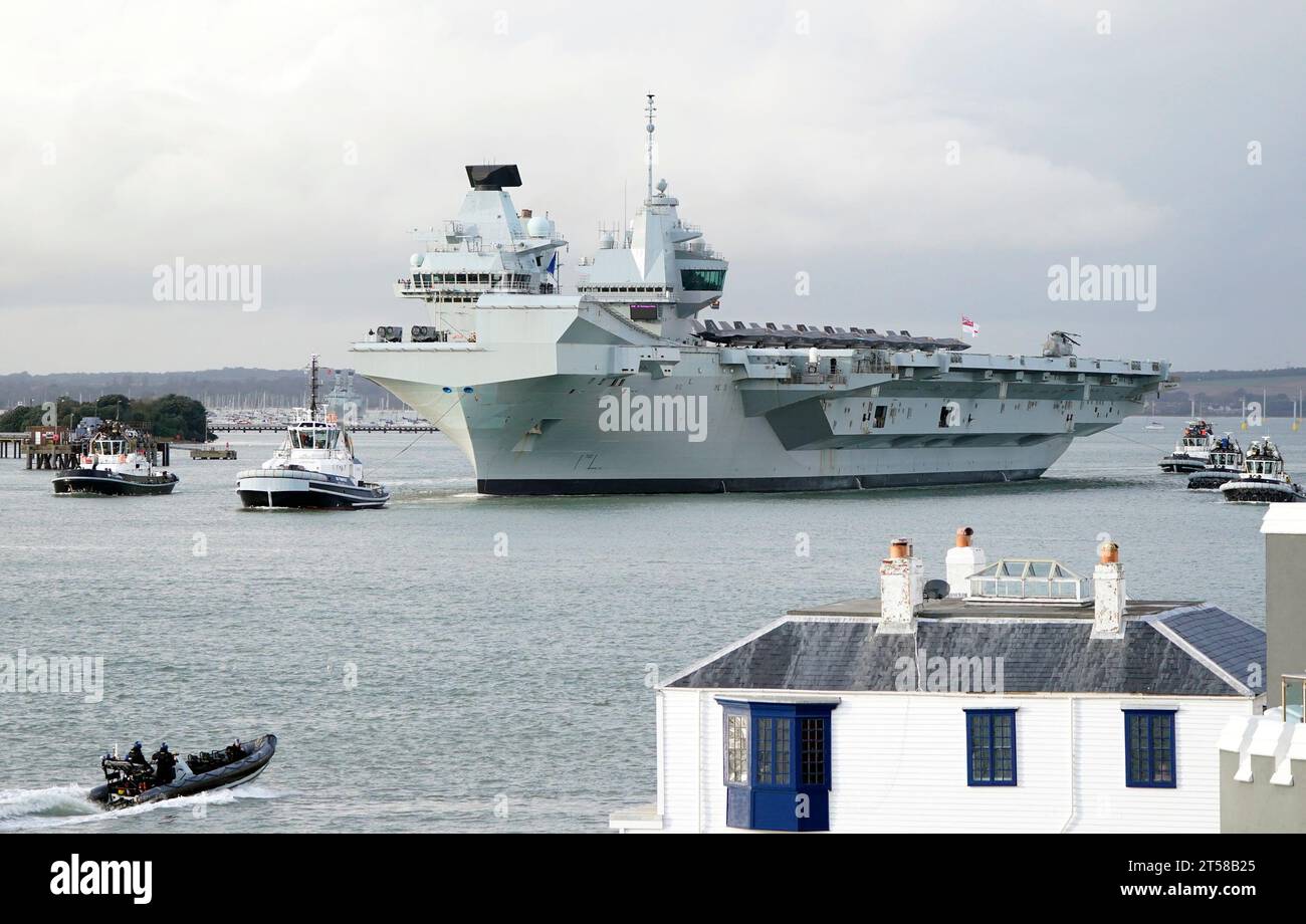 F35b jets line the deck of HMS Queen Elizabeth, as the Royal Navy ...