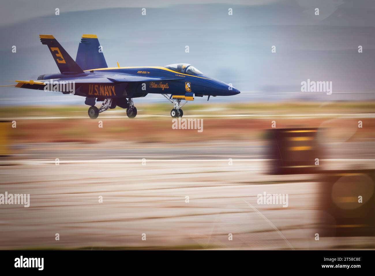 Lieutenant Commander Amanda Lee lands at America's Airshow 2023 in ...
