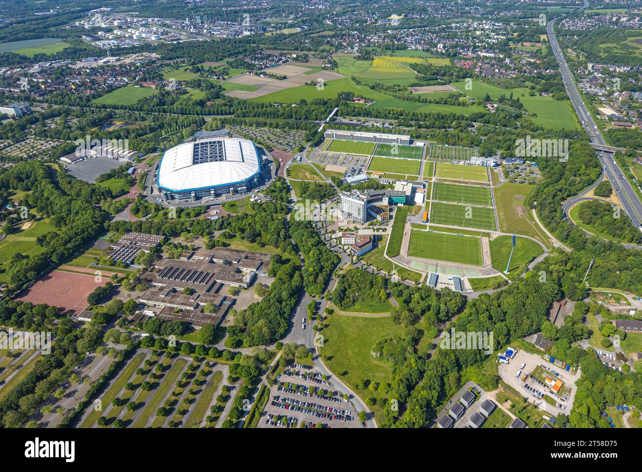Veltins arena bundesliga stadium of fc schalke 04 with open roof hi-res stock photography and ...