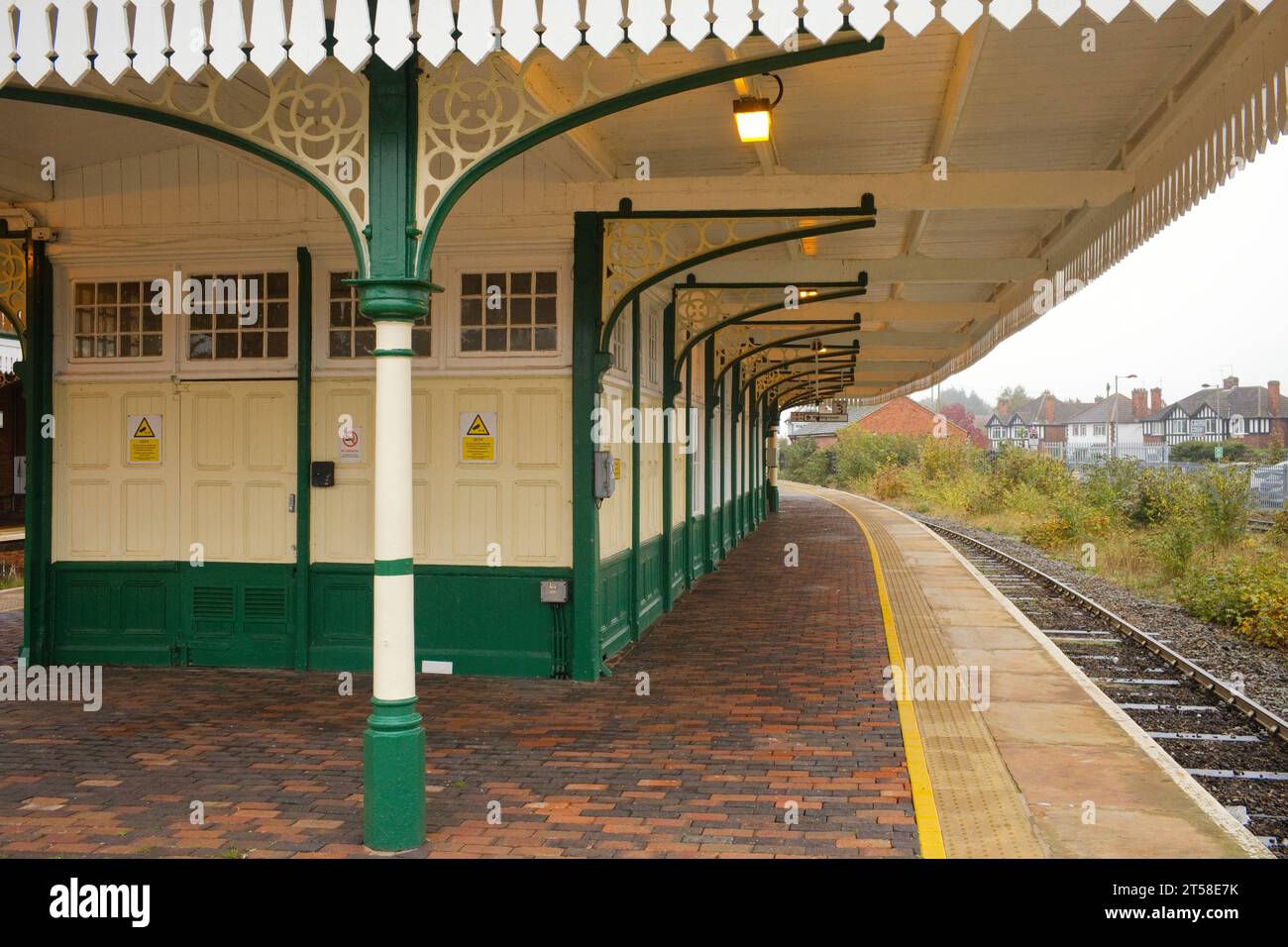 Platform canopy station trains hi-res stock photography and images - Alamy