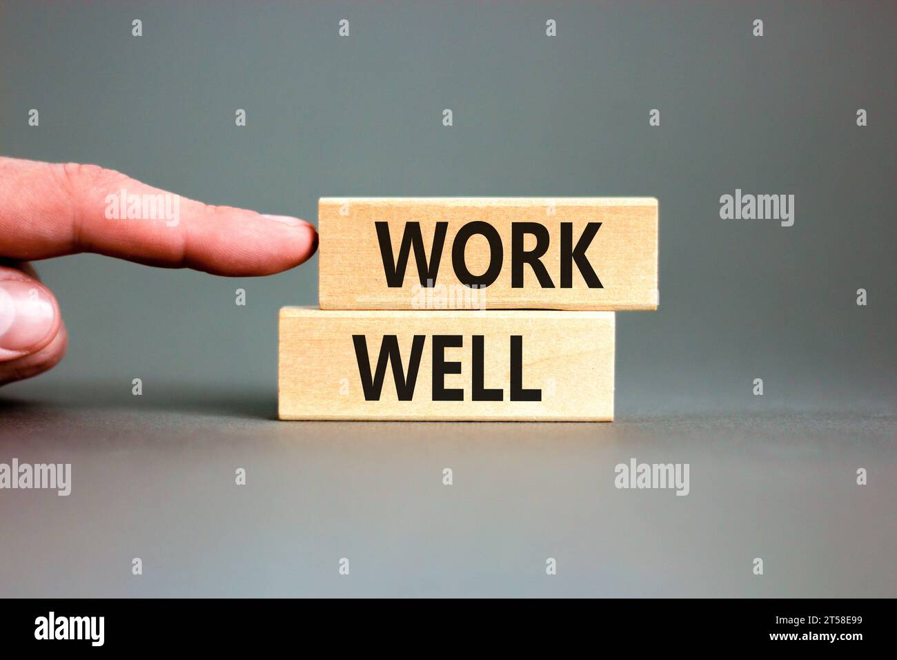 Work well symbol. Concept words Work well on beautiful wooden block ...