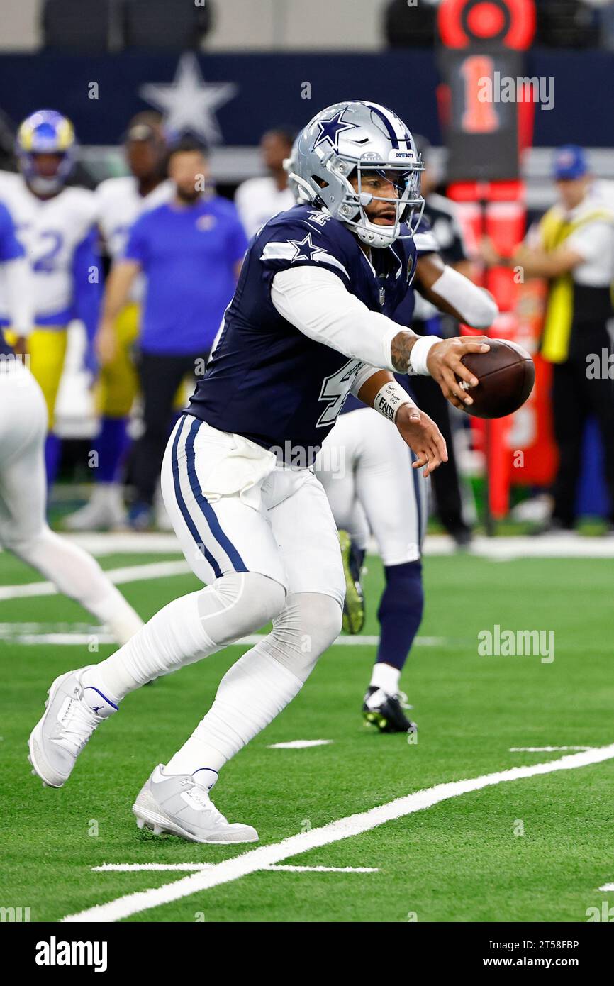 Dallas Cowboys quarterback Dak Prescott (4) prepares to hand the ball ...