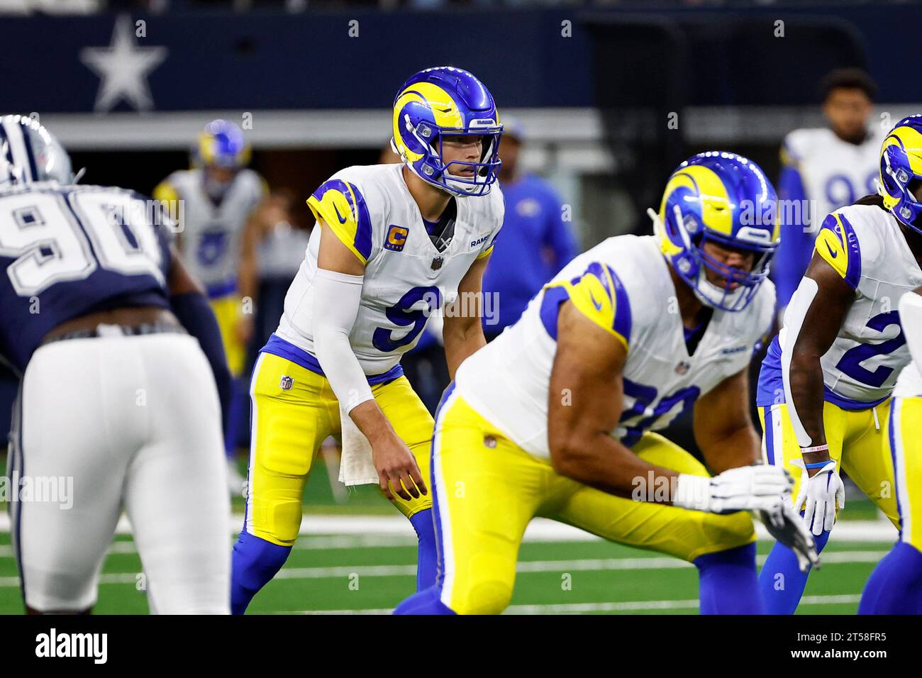 Los Angeles Rams quarterback Matthew Stafford (9) prepares for the snap ...