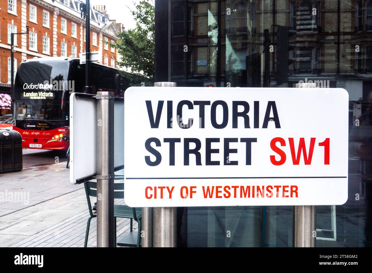 Victoria street london road sign hi-res stock photography and images ...