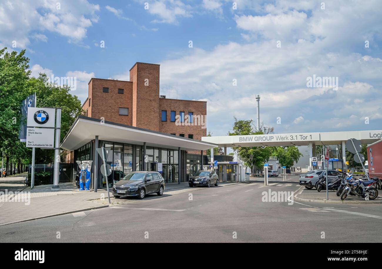 Bmw gebaeude hi-res stock photography and images - Alamy