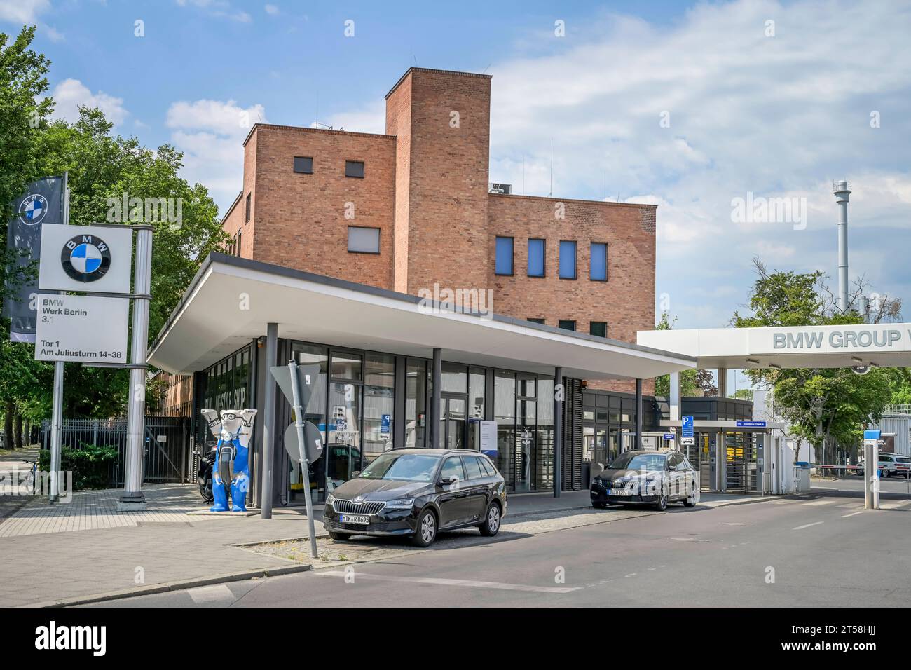 Bmw gebaeude hi-res stock photography and images - Alamy