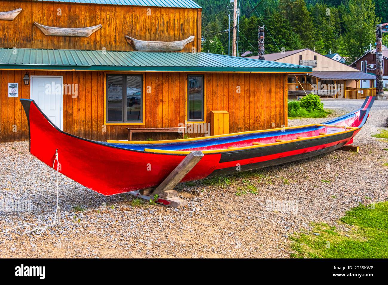 Hoonah, Icy Strait Point Alaska USA-Native American Tlingit carved red ...