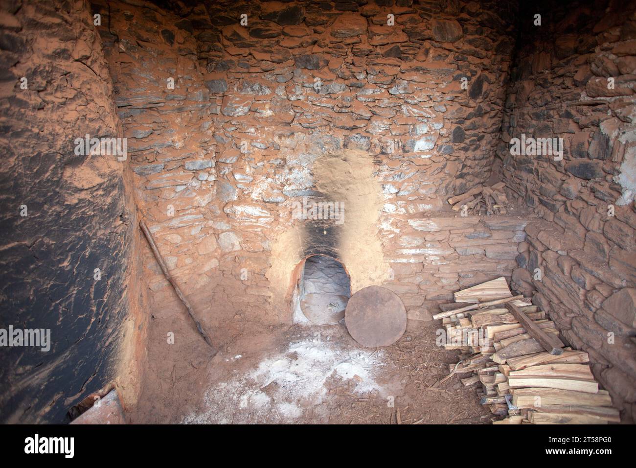 Old pottery kiln hi-res stock photography and images - Alamy