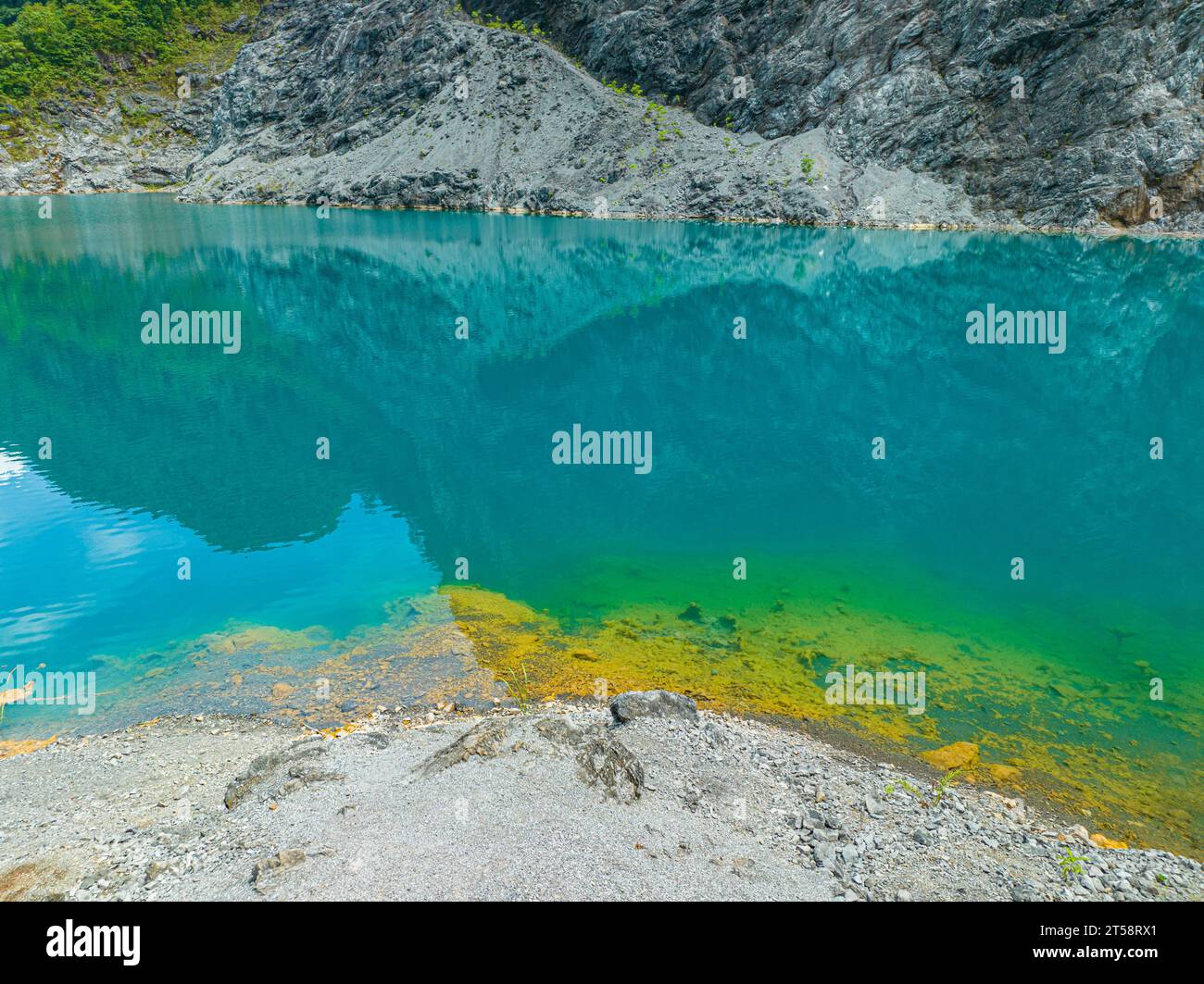Aerial view beautiful The reflection of the blue sky in the emerald ...