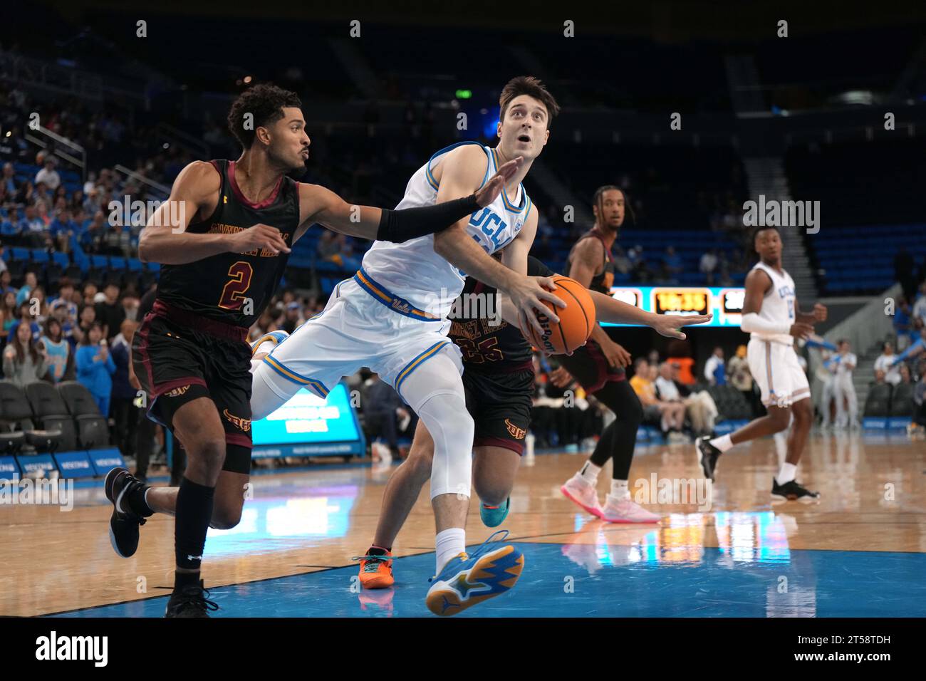 Los Angeles, United States. 31st Oct, 2023. UCLA Bruins guard Lazar ...