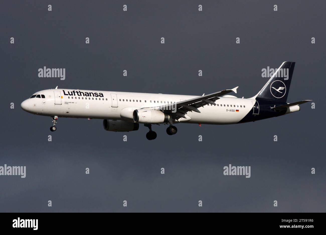 An Airbus A321 of Lufthansa approaching London Gatwick Airport Stock ...