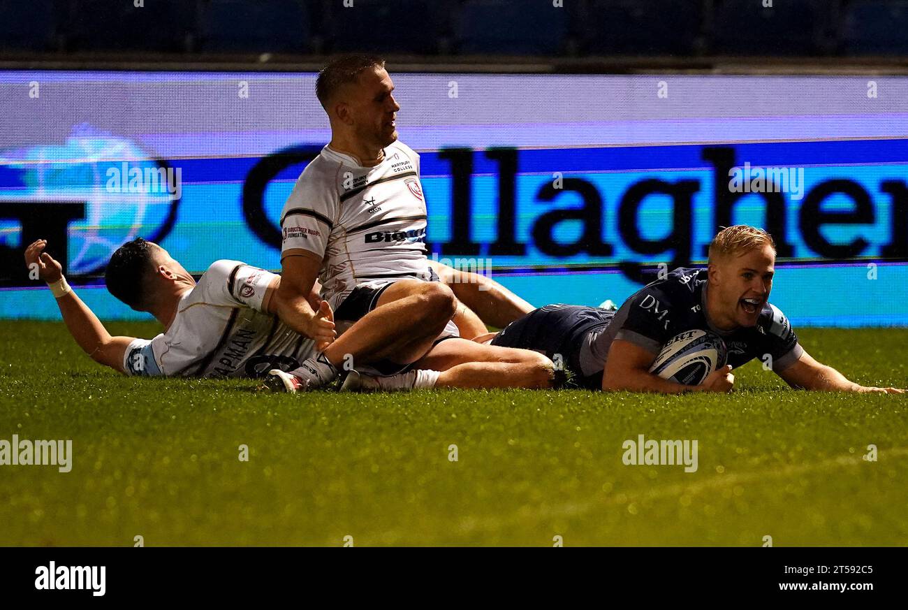 Sale Sharks' Arron Reed (right) scores his side's second try of the ...