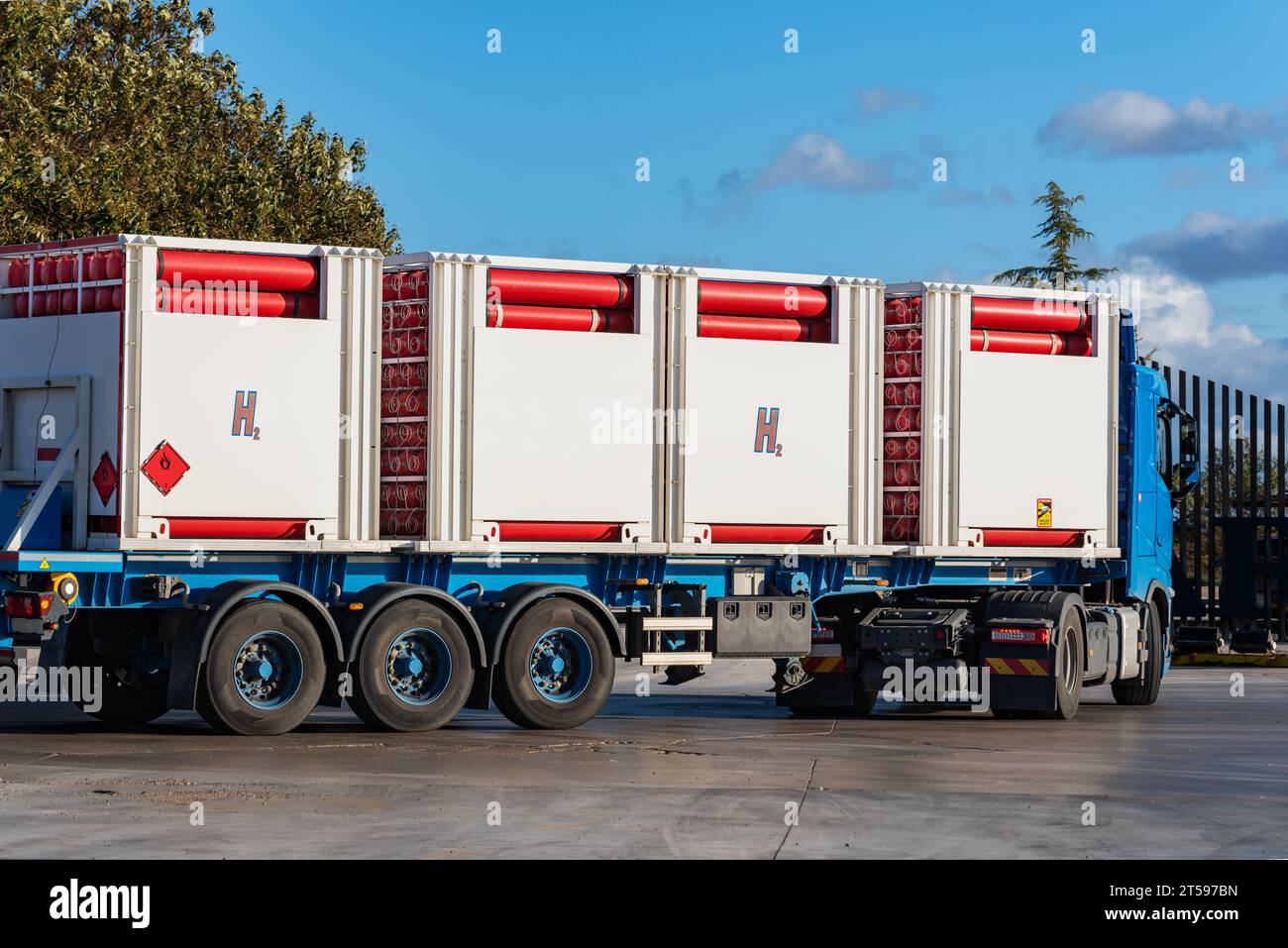 Truck with bottles connected to each other for the transport of ...
