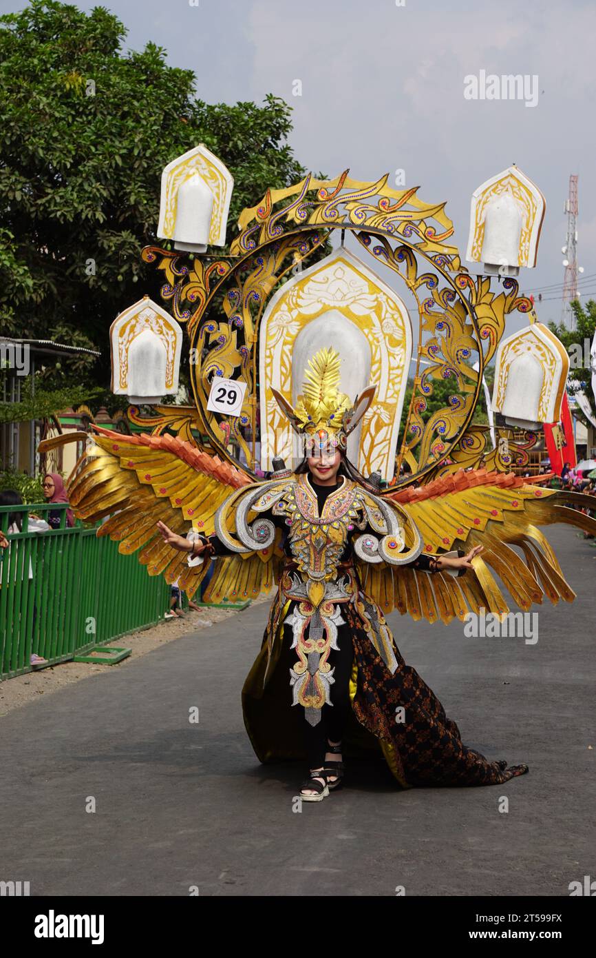 The participant Biro Fashion Carnival with jayastamba monument costume ...