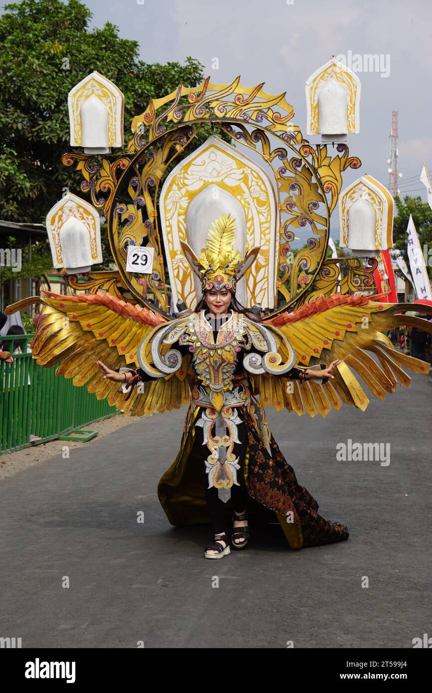 The participant Biro Fashion Carnival with jayastamba monument costume ...