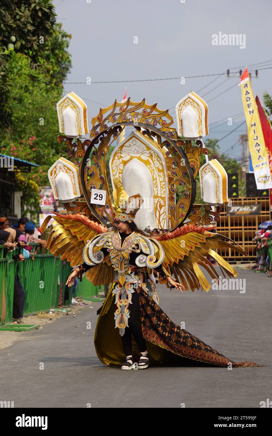 The participant Biro Fashion Carnival with jayastamba monument costume ...