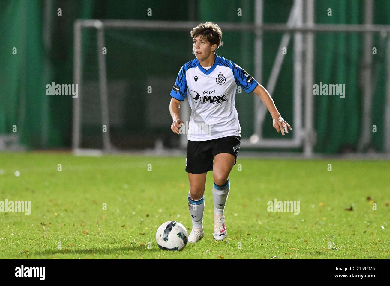 Sint Lambrechts Woluwe, Belgium. 03rd Nov, 2023. Isabelle Iliano (18) of Club YLA pictured in ...