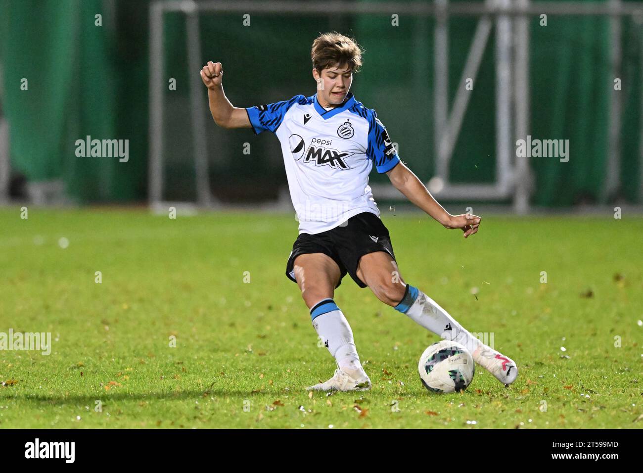 Sint Lambrechts Woluwe, Belgium. 03rd Nov, 2023. Isabelle Iliano (18) of Club YLA pictured in ...