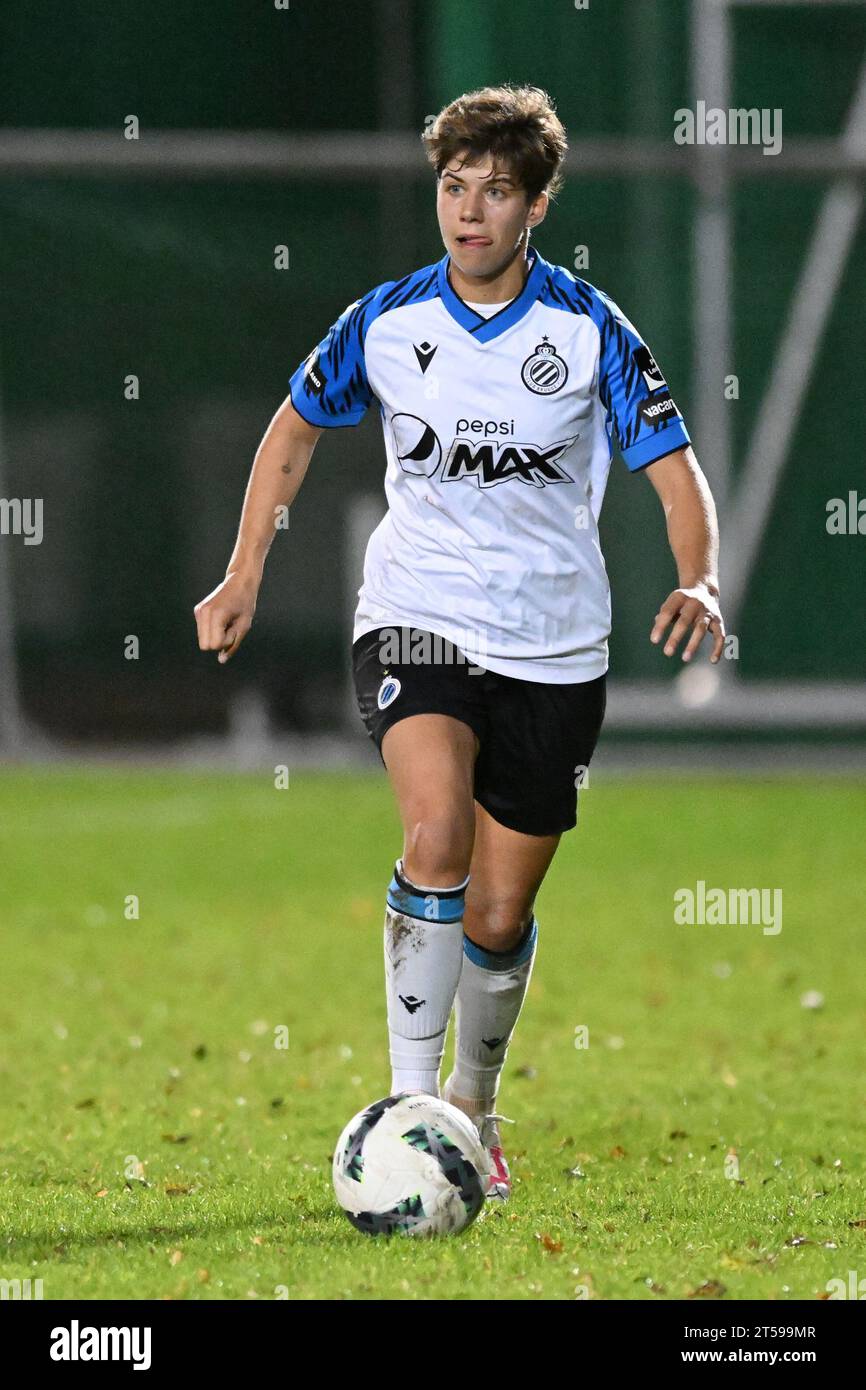 Sint Lambrechts Woluwe, Belgium. 03rd Nov, 2023. Isabelle Iliano (18) of Club YLA pictured in ...